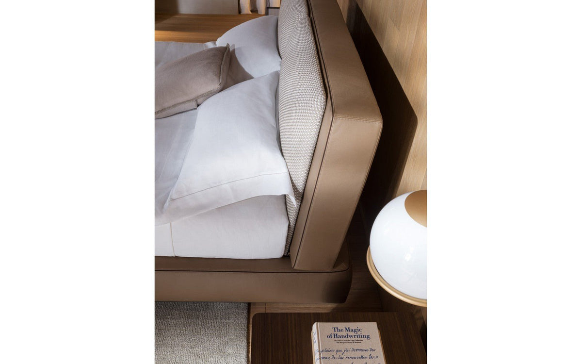 Aldgate Bed by Molteni | Furnivita