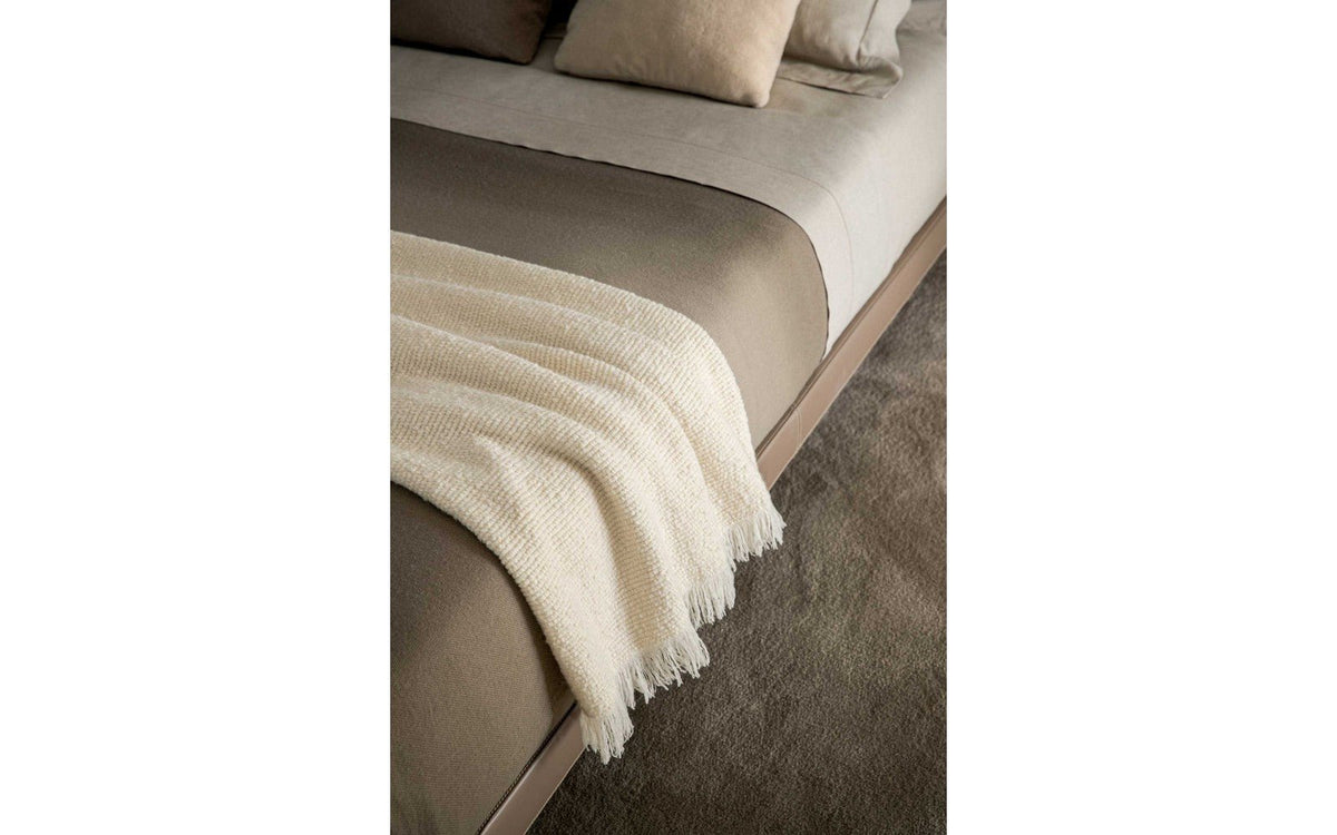 Azul Bed by Molteni | Furnivita