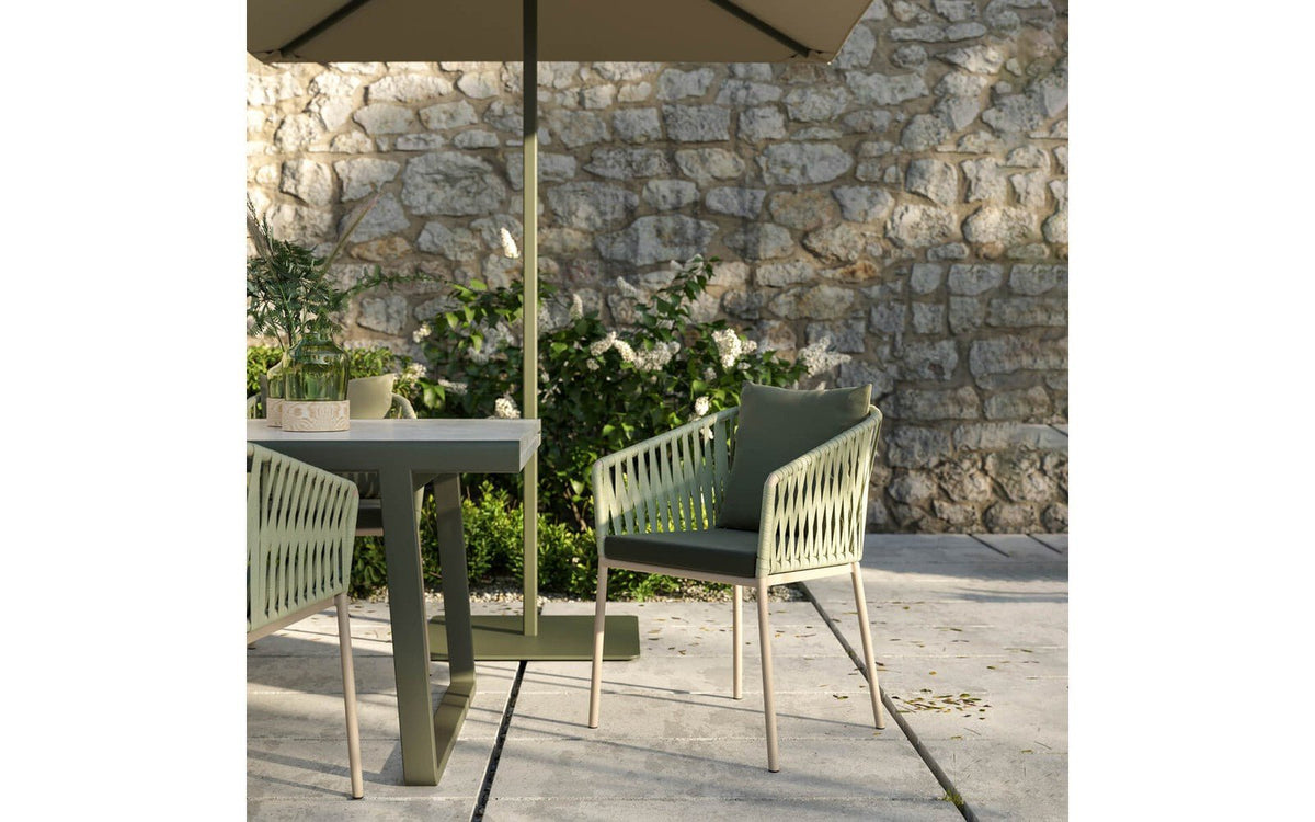 Bitta Extendable Outdoor Table by Kettal | Furnivita