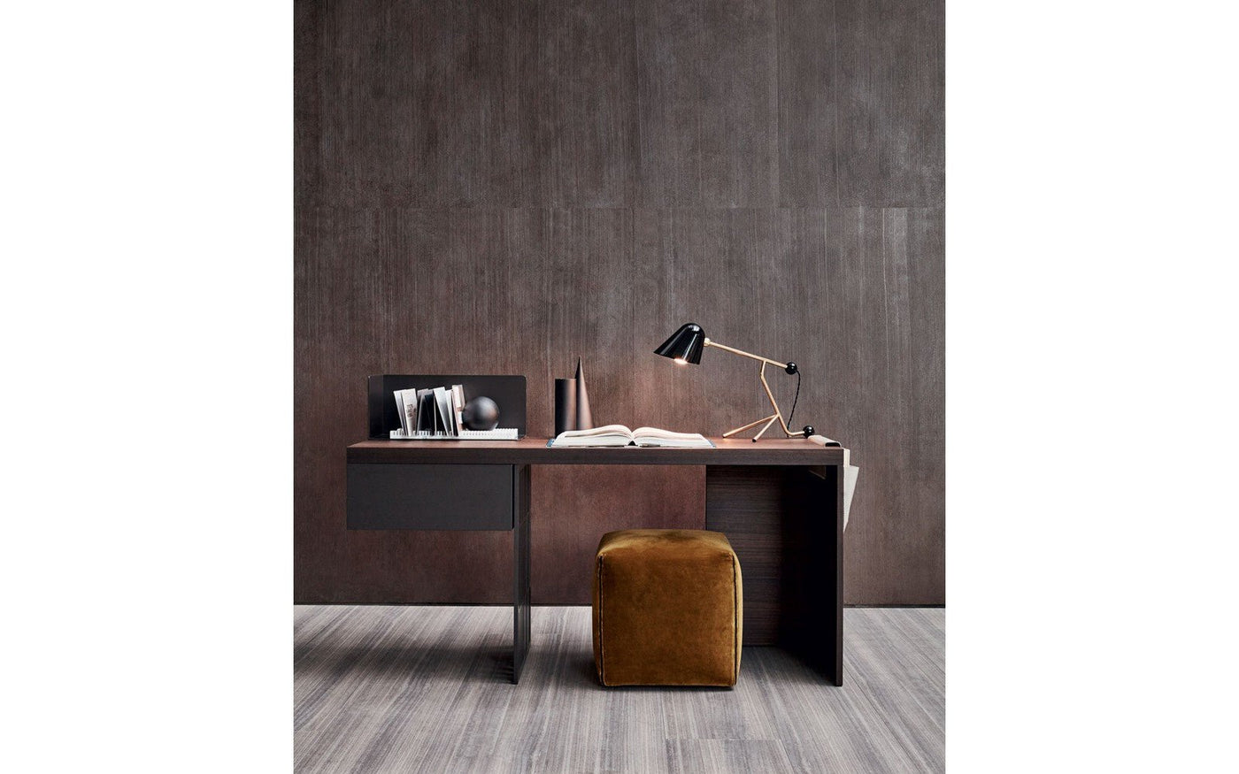 Scriba Desk by Molteni | Furnivita